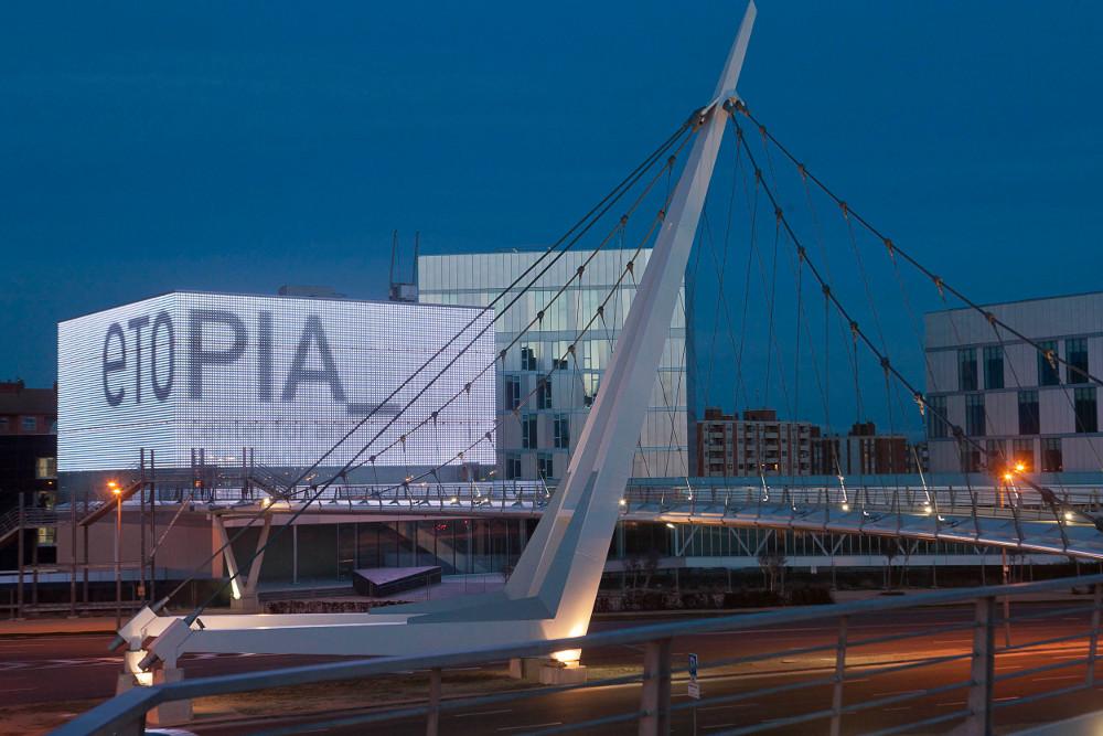 William Mitchell “E-topia…”: smart, green and lean cities - Urbequity